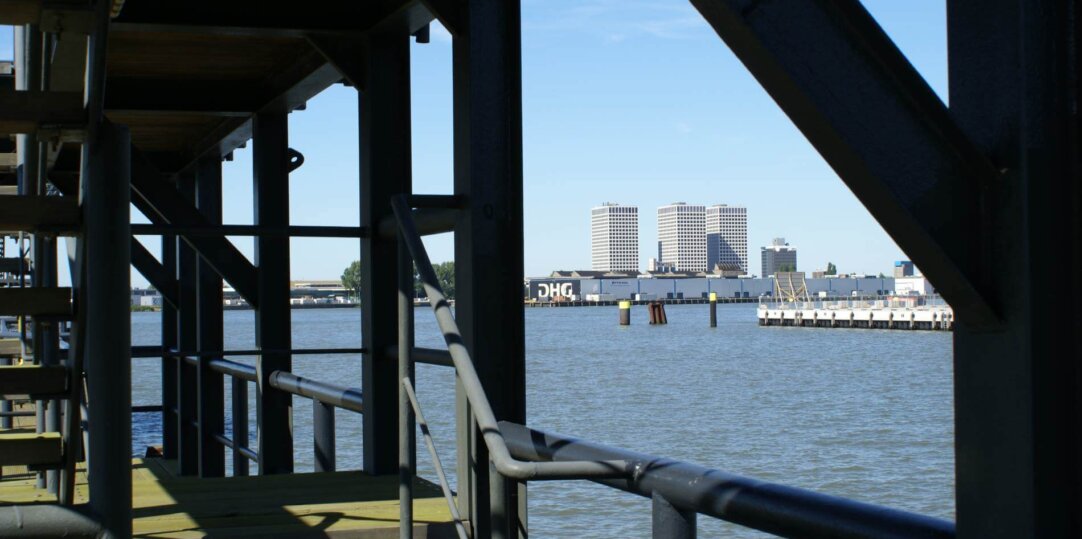 Autonomous landing function increases safety and up-time Barge Master ...